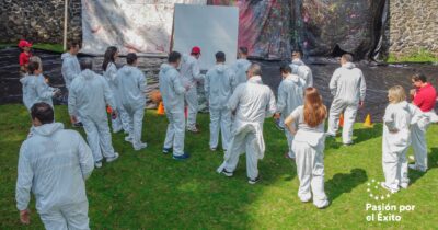 Impresionante Mural Creativo ¡hasta 300 personas crean arte!