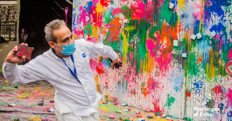 Impresionante Mural Creativo ¡hasta 300 personas crean arte!