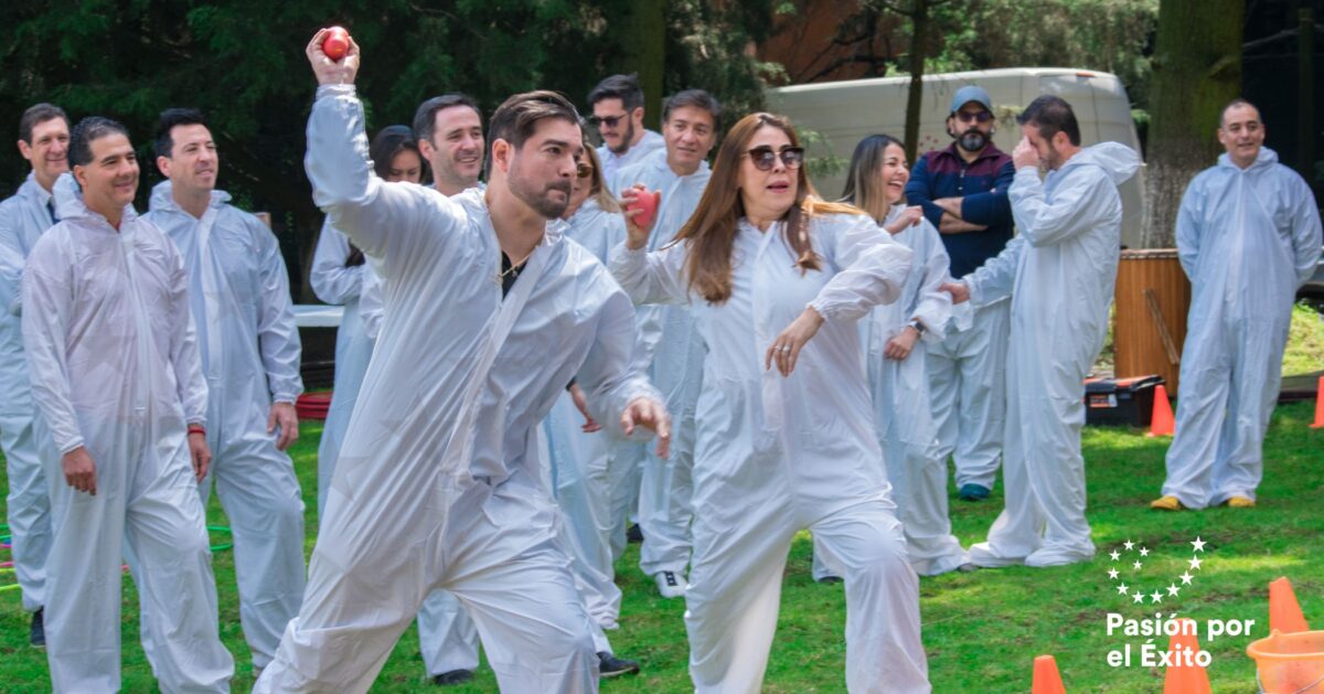 Impresionante Mural Creativo ¡hasta 300 personas crean arte!