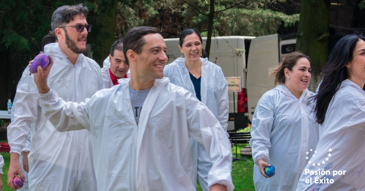 Impresionante Mural Creativo ¡hasta 300 personas crean arte!