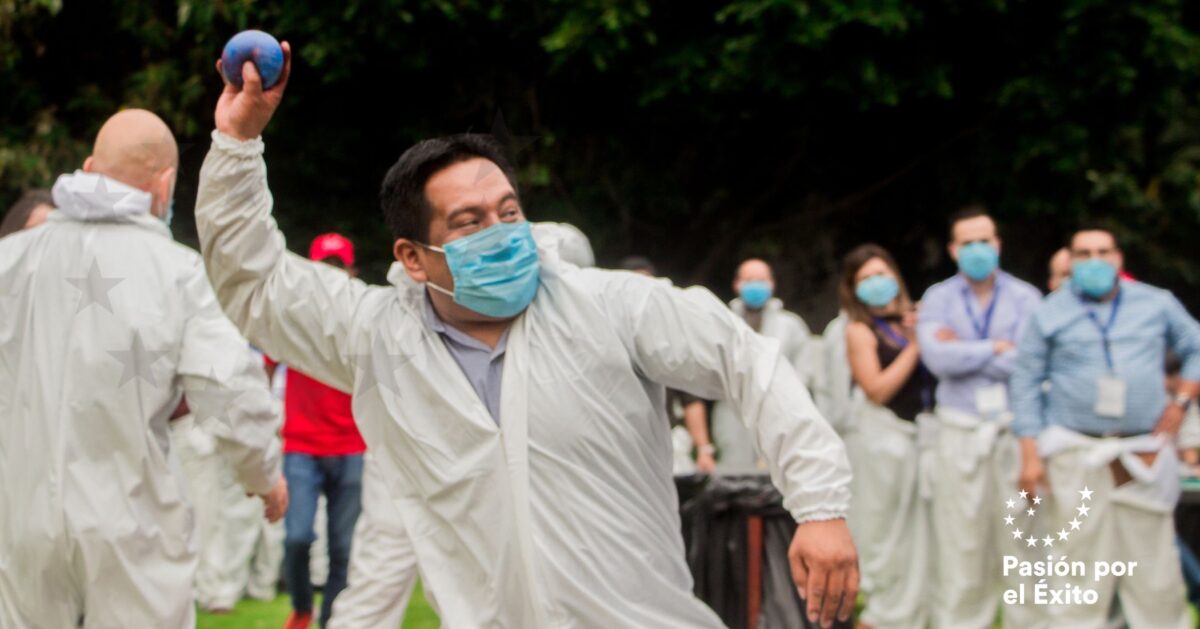 Impresionante Mural Creativo ¡hasta 300 personas crean arte!